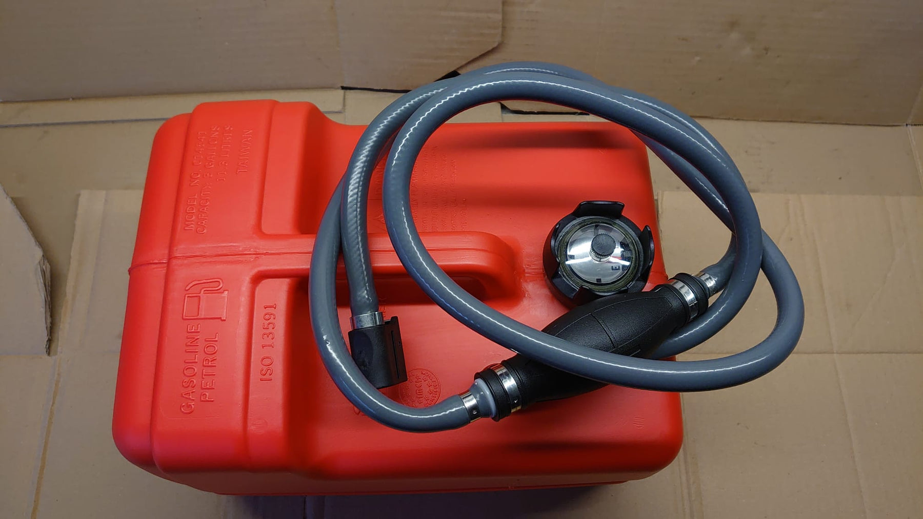 Plastic Fuel Tank with Gauge 11.3 Ltr incl Fuel Line for Mercury Outbo ...